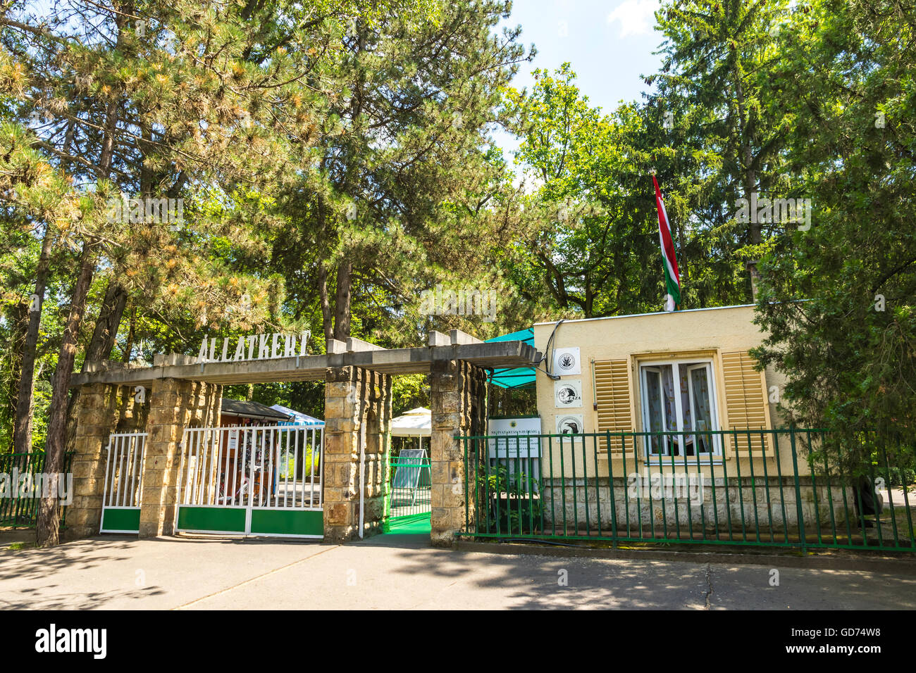 Zoo entrance gate hi-res stock photography and images - Alamy
