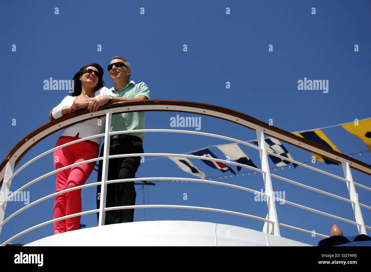 People watching a ship hi-res stock photography and images - Alamy