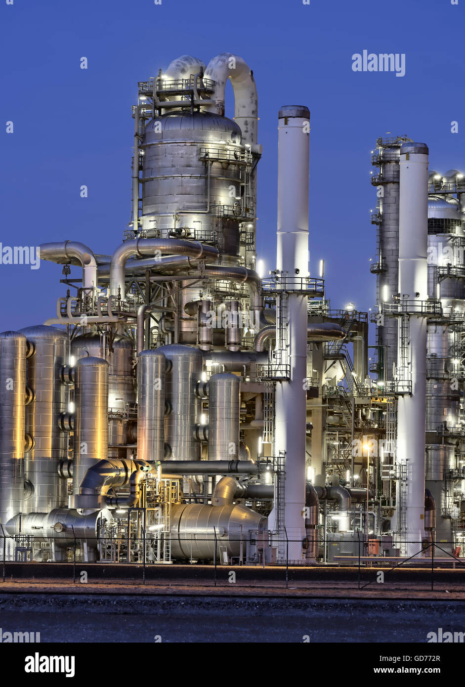 Petro chemical plant hi-res stock photography and images - Alamy