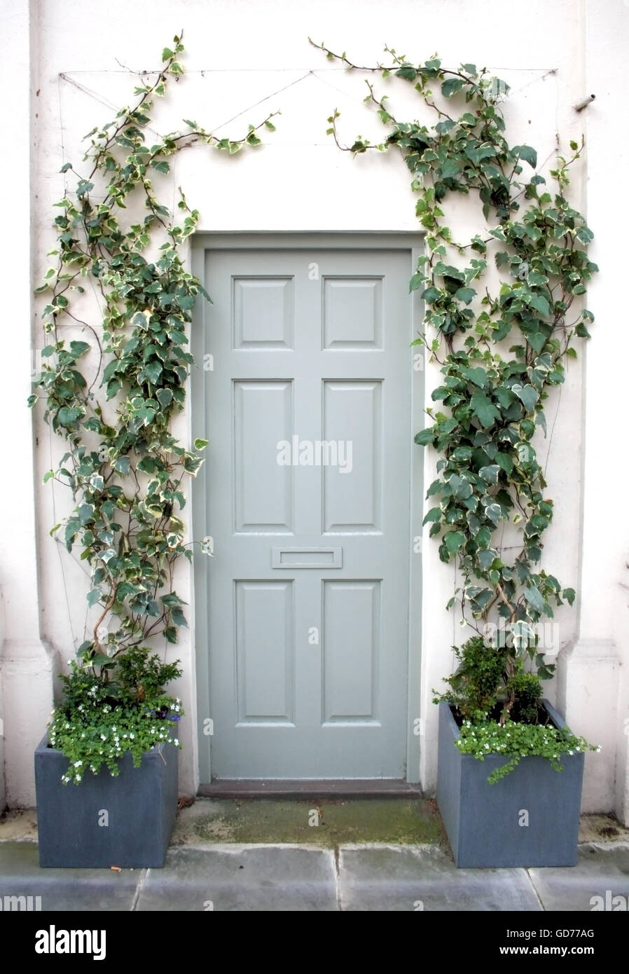 Grey townhouse hi-res stock photography and images - Alamy