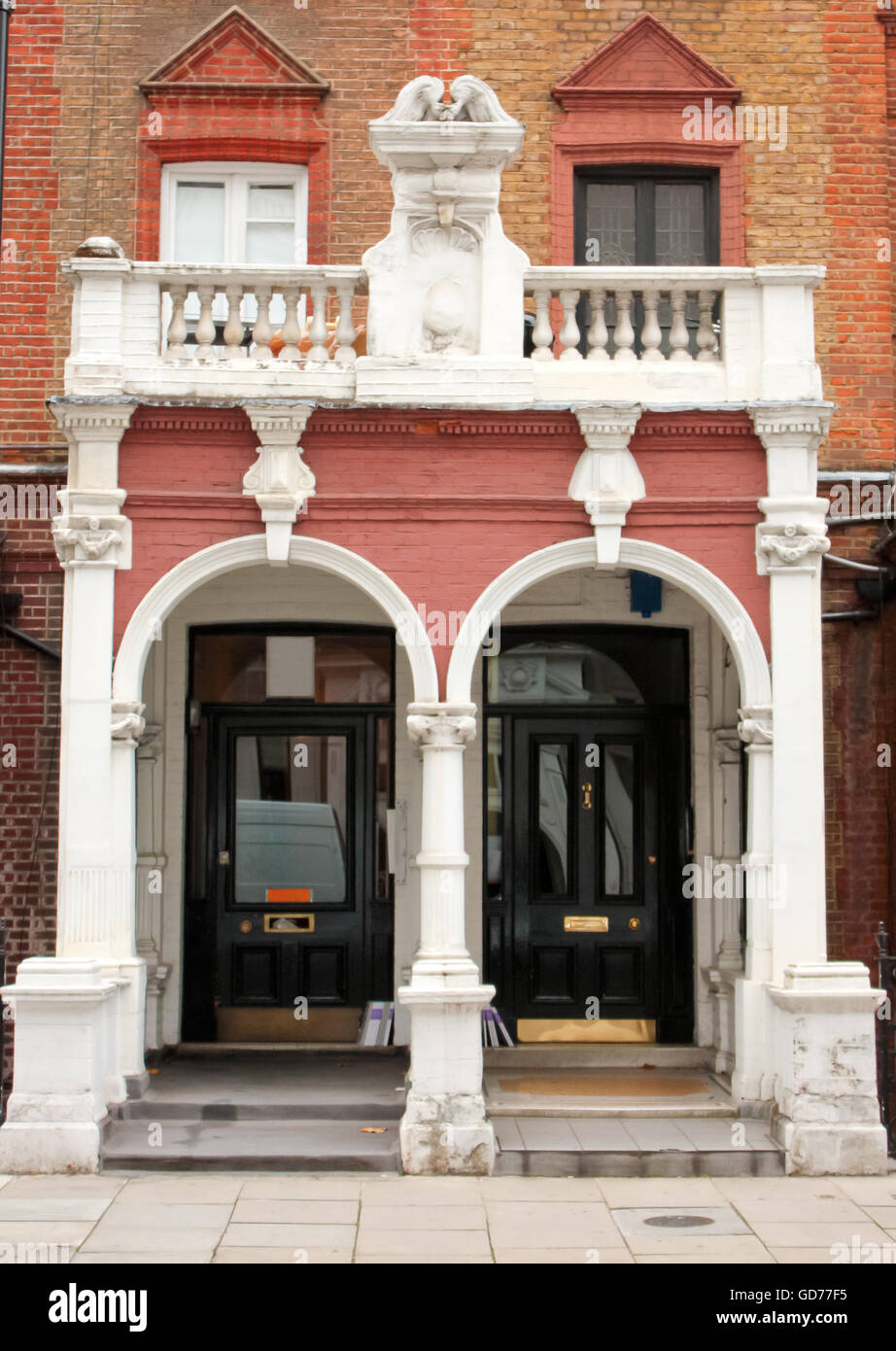 Old english style architecture hi-res stock photography and images - Alamy