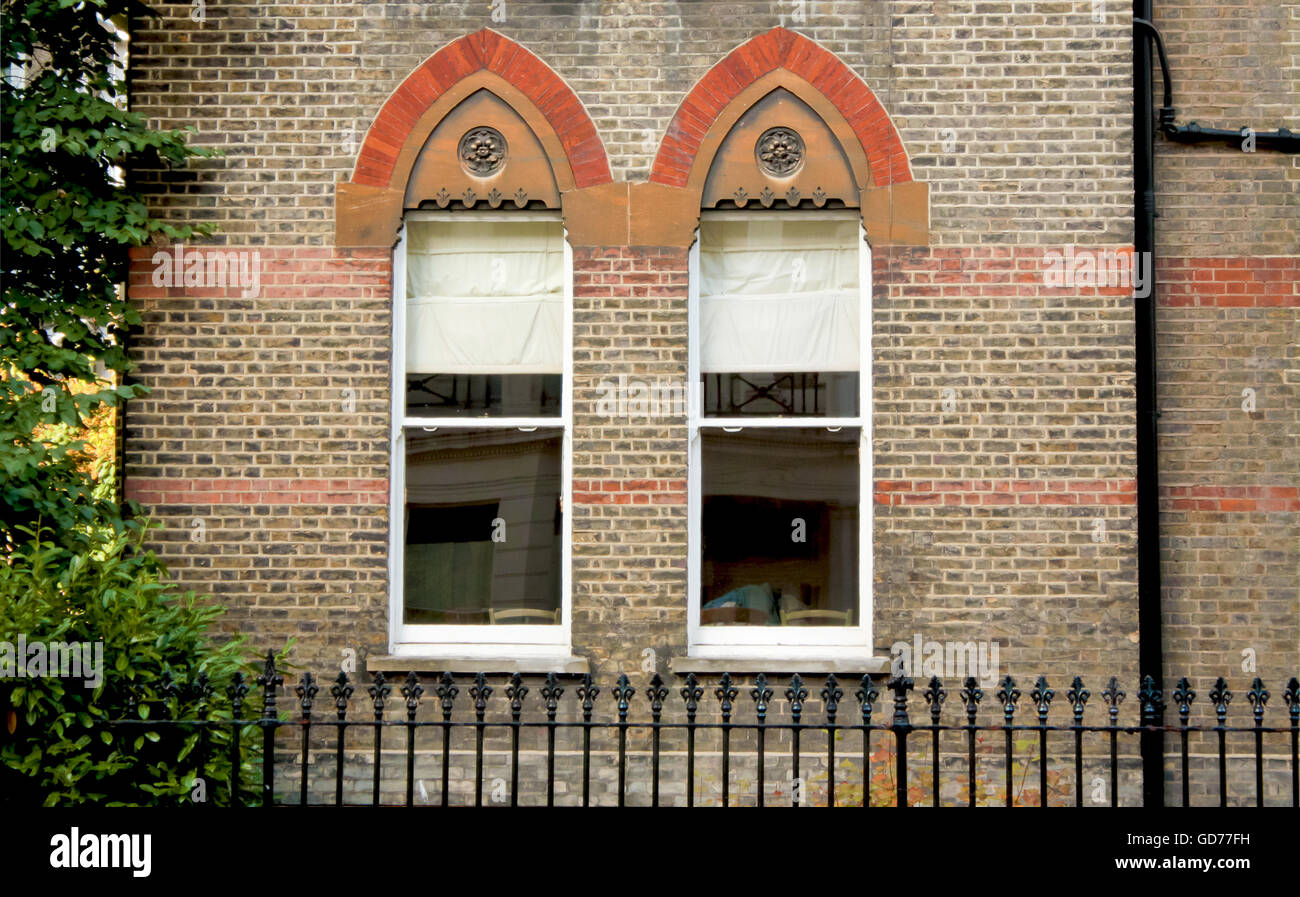 Gothic style arched windows hi-res stock photography and images - Alamy