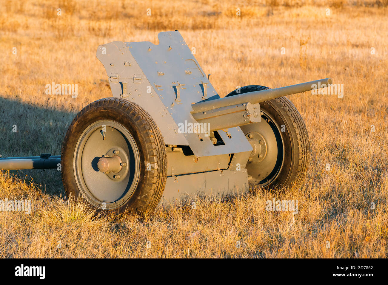 Anti tank gun hi-res stock photography and images - Alamy