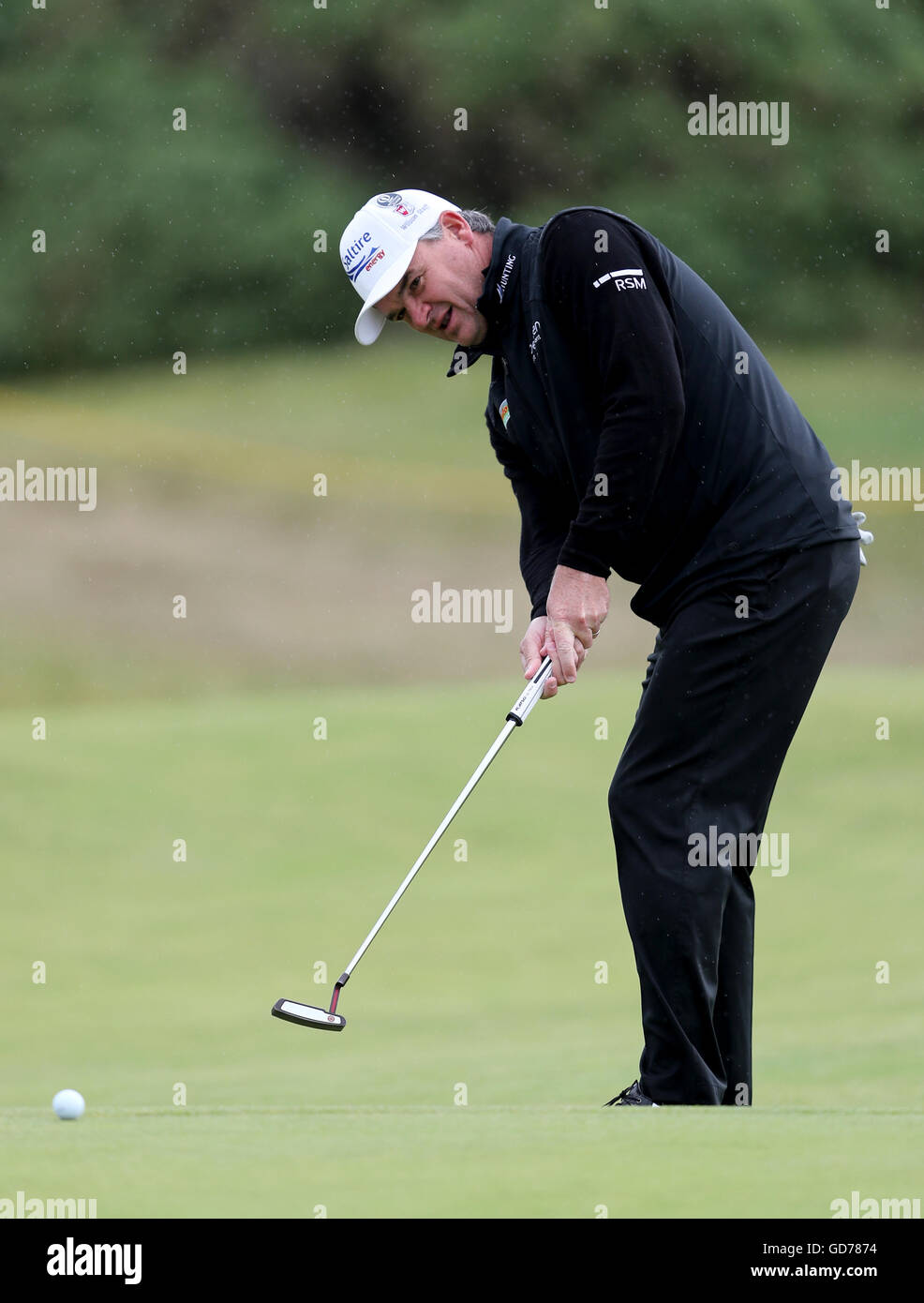 Scotlands paul lawrie putts hi-res stock photography and images - Alamy