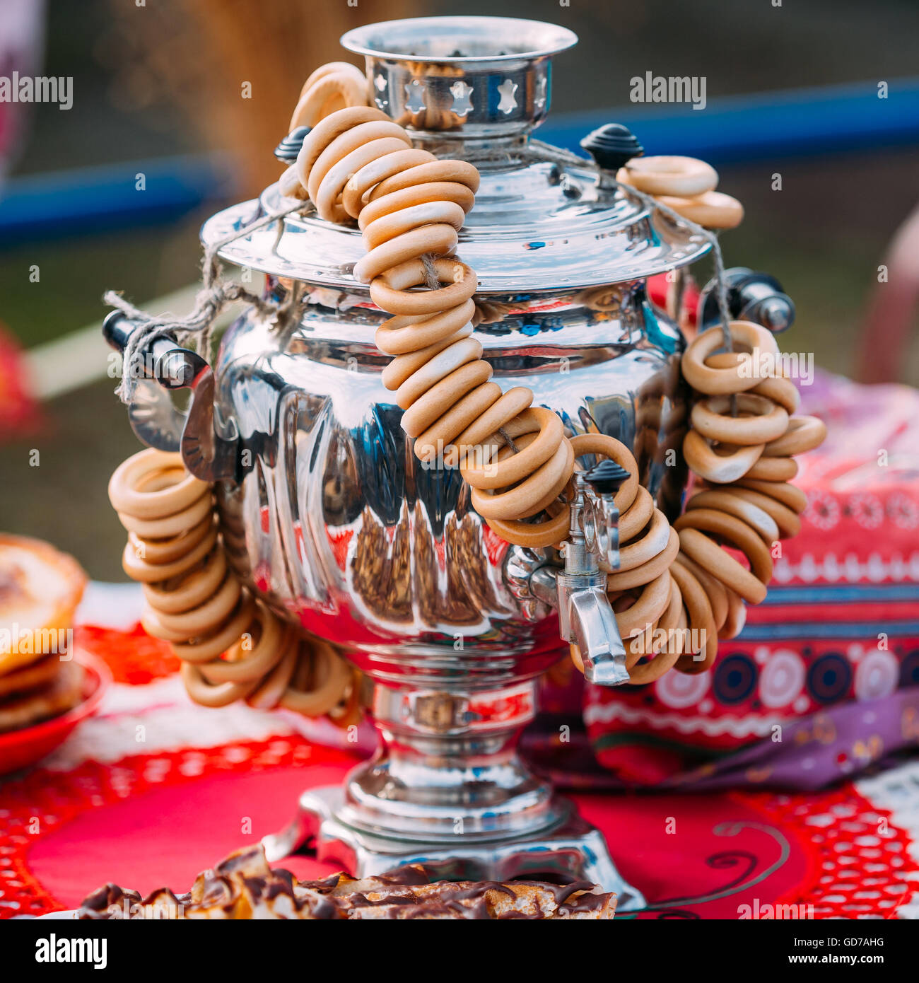 Traditional tea party table hi-res stock photography and images - Alamy