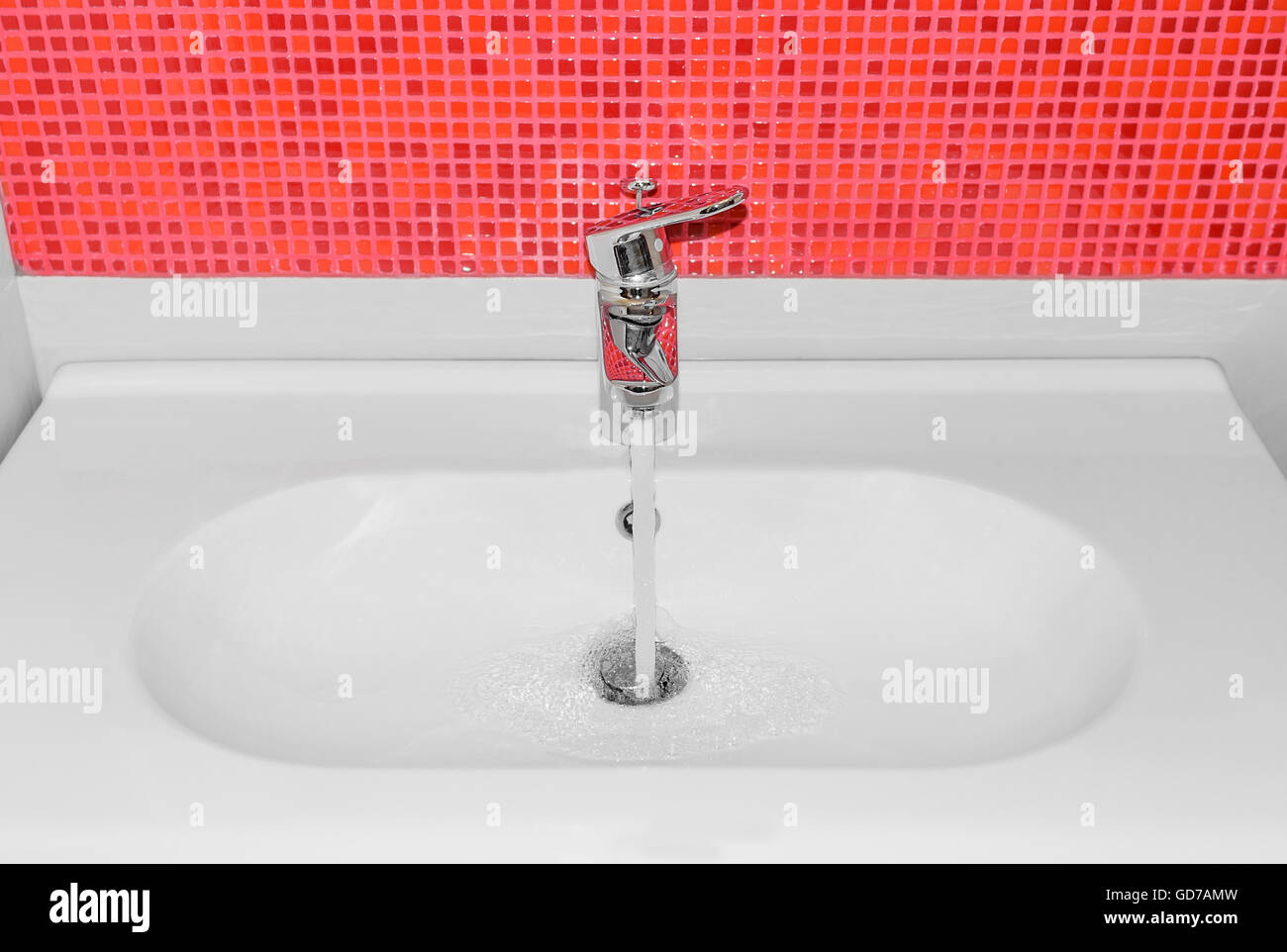 Water running from wash hi-res stock photography and images - Alamy