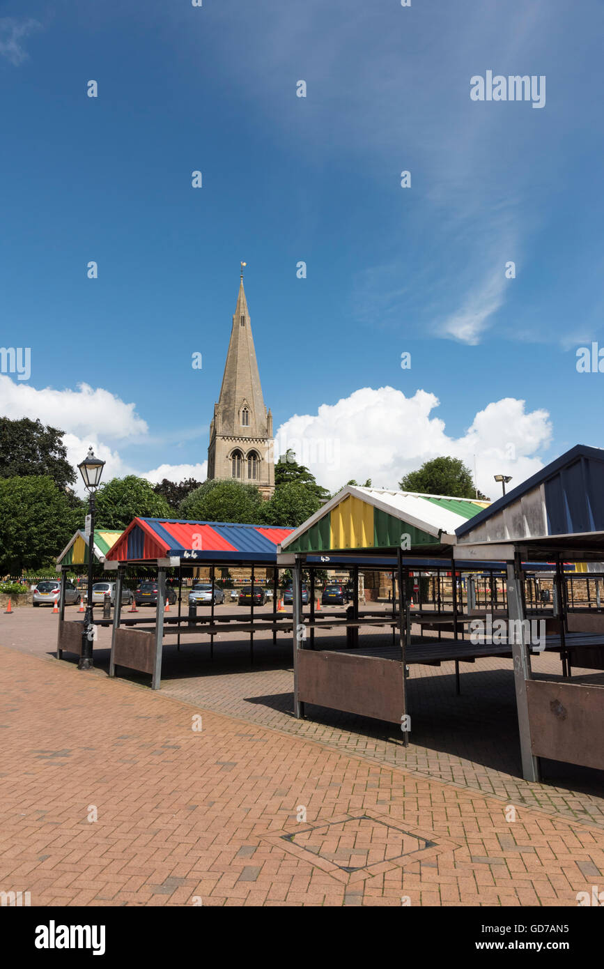 Empty market stalls in the market place in the town centre of ...
