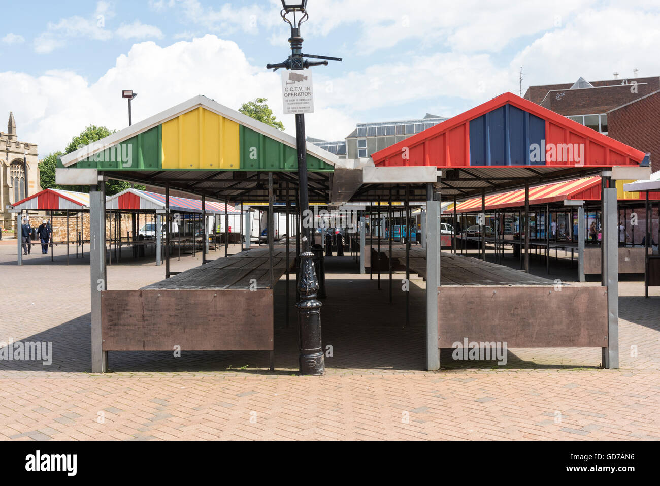 Empty market stalls in the market place in the town centre of ...
