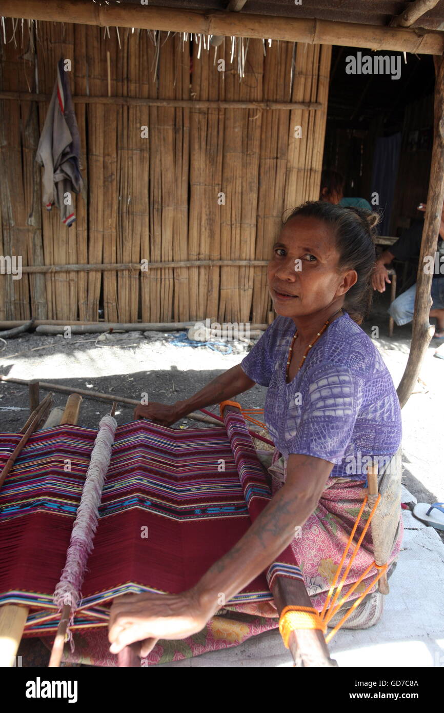 Weaving timor leste hi-res stock photography and images - Alamy