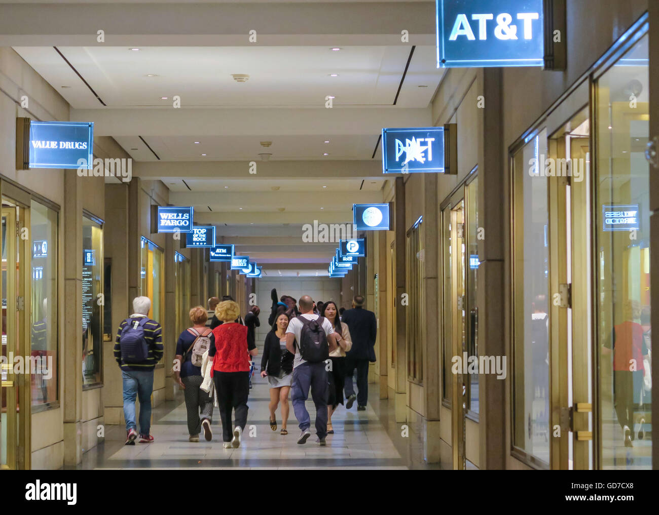 Rockefeller center concourse nyc usa hi-res stock photography and ...
