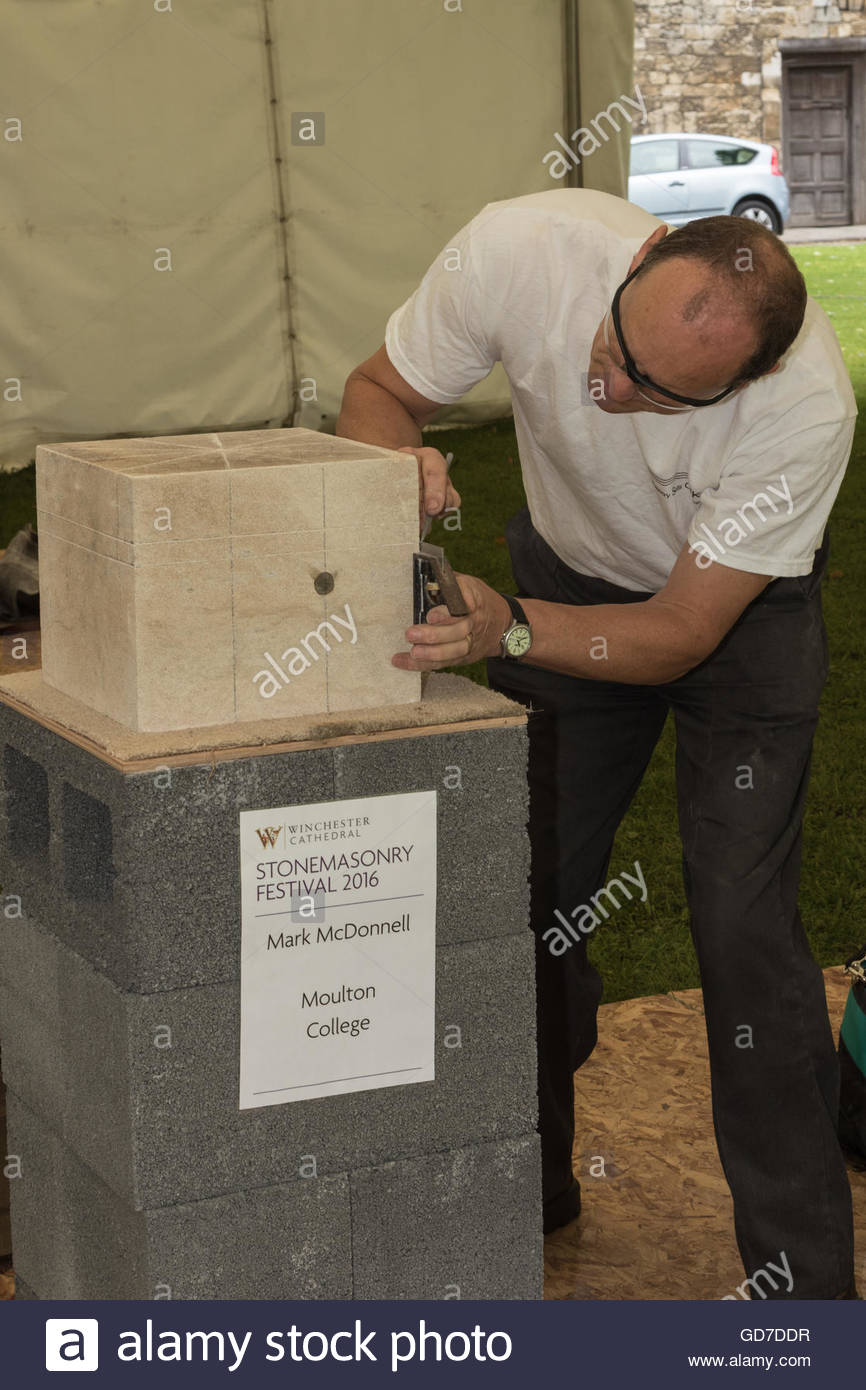 Stonemason Uk High Resolution Stock Photography and Images - Alamy