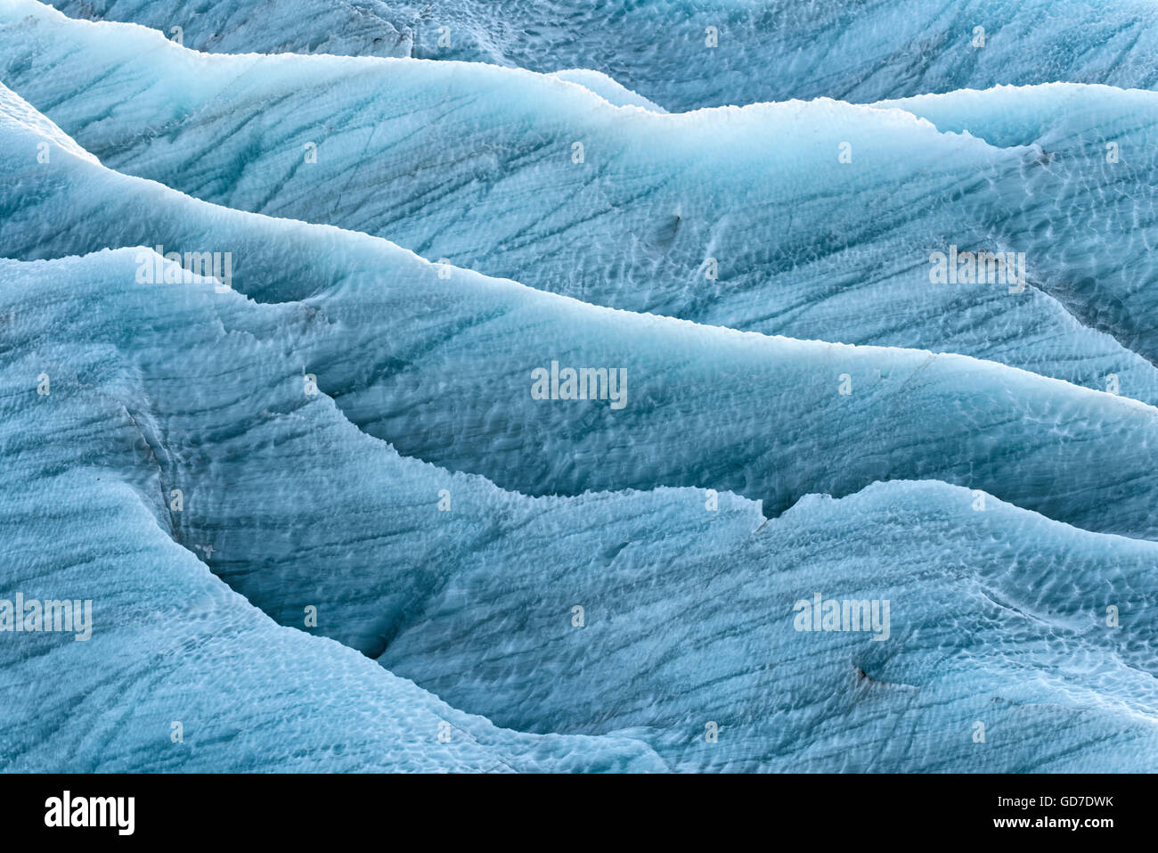 Beautiful blue ice patterns in the Skaftafellsjokul glacier, Iceland ...