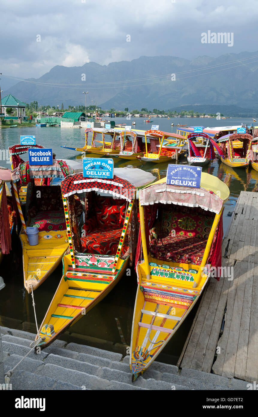 Shikara boat hi-res stock photography and images - Alamy