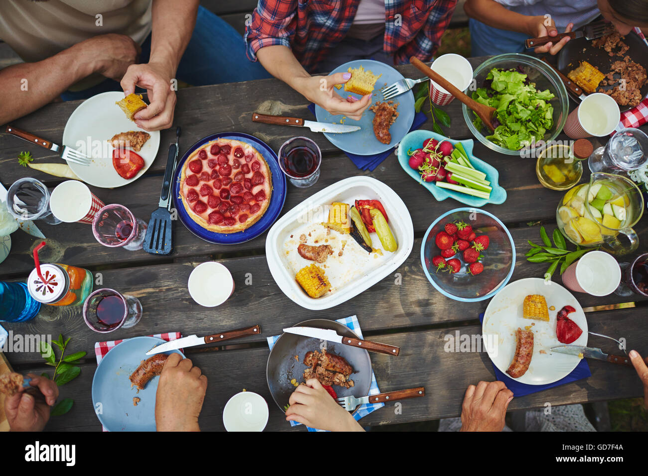 Food gathering hi-res stock photography and images - Alamy