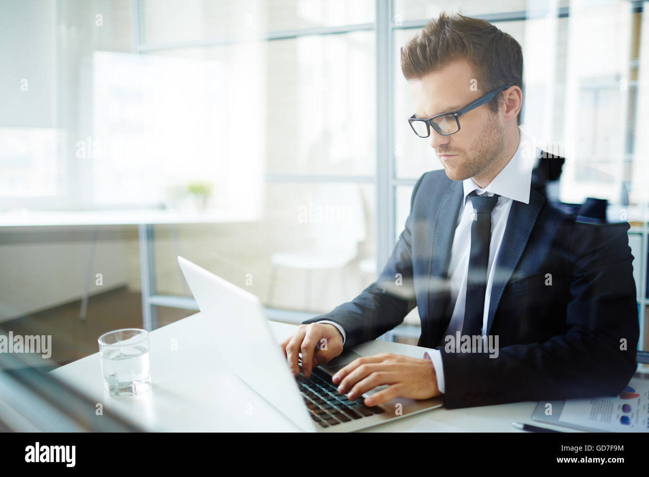 Elegant typing hi-res stock photography and images - Alamy