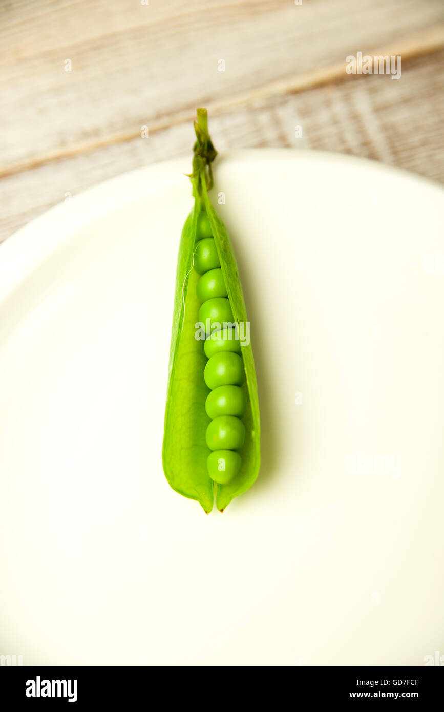 Pea pod hi-res stock photography and images - Alamy
