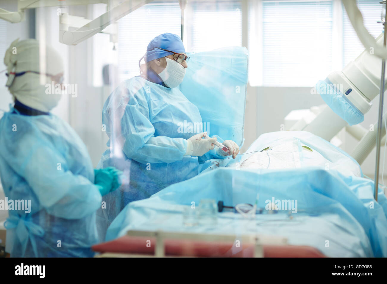 Doctor assistant operation hi-res stock photography and images - Alamy