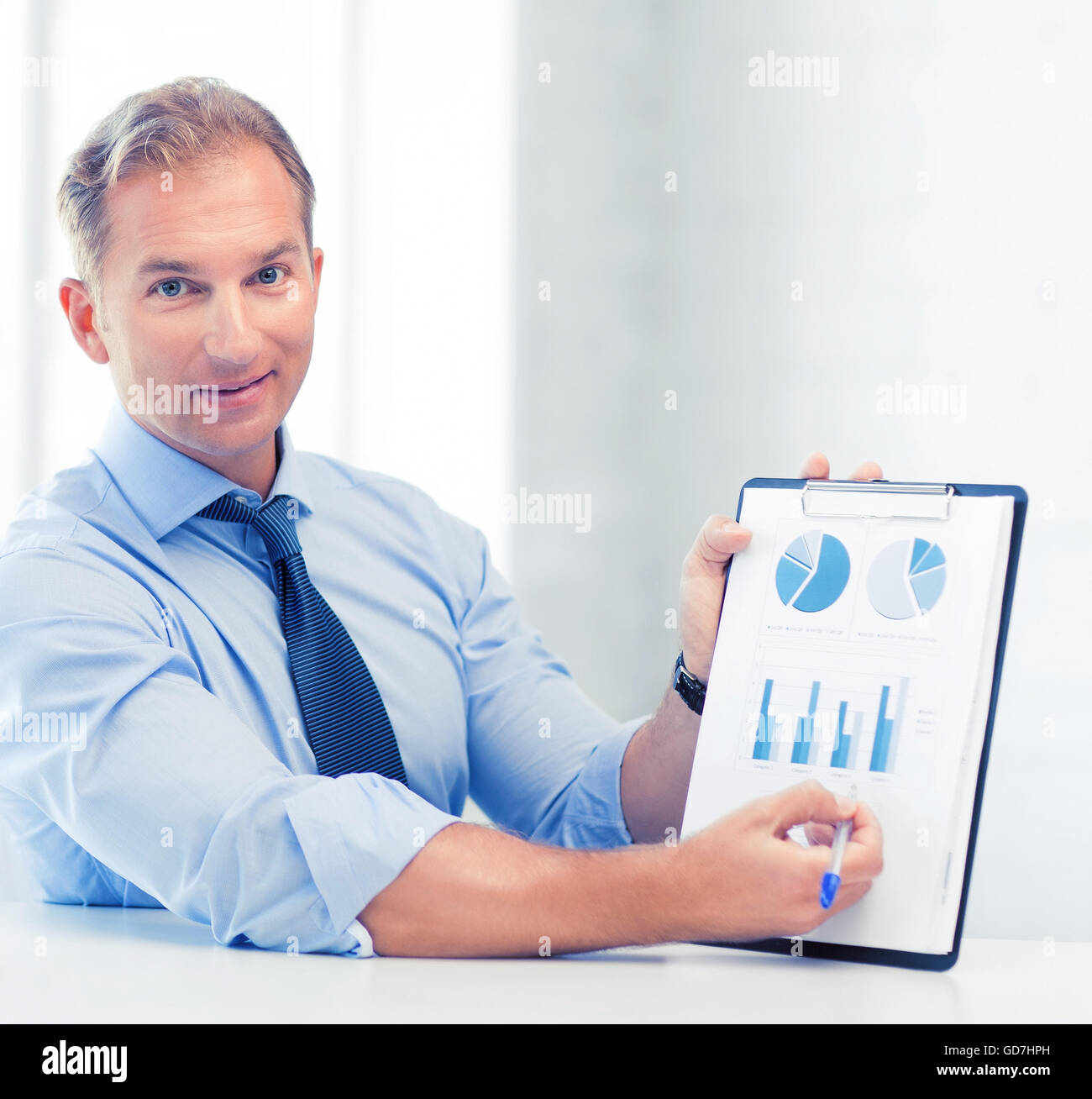 Charts and graphs statistics hi-res stock photography and images - Alamy