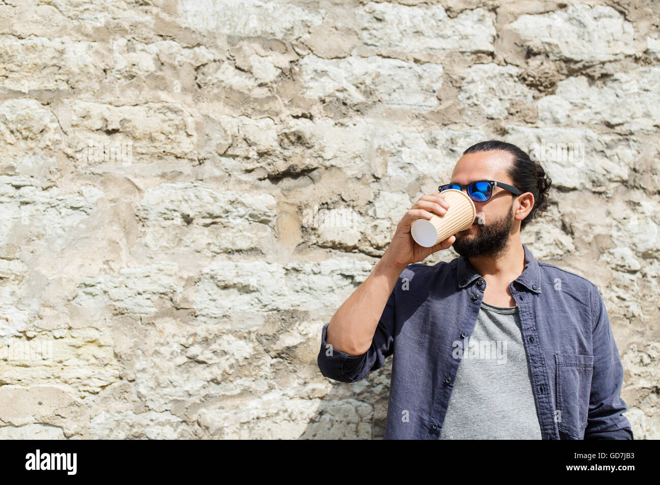 man drinking coffee from paper cup on street Stock Photo - Alamy
