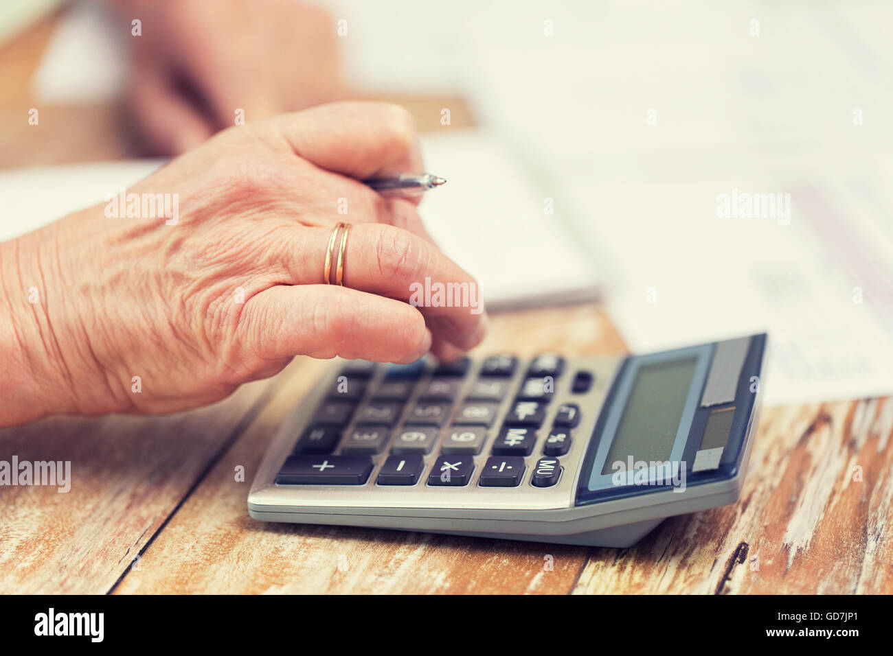Woman hand counting hi-res stock photography and images - Alamy