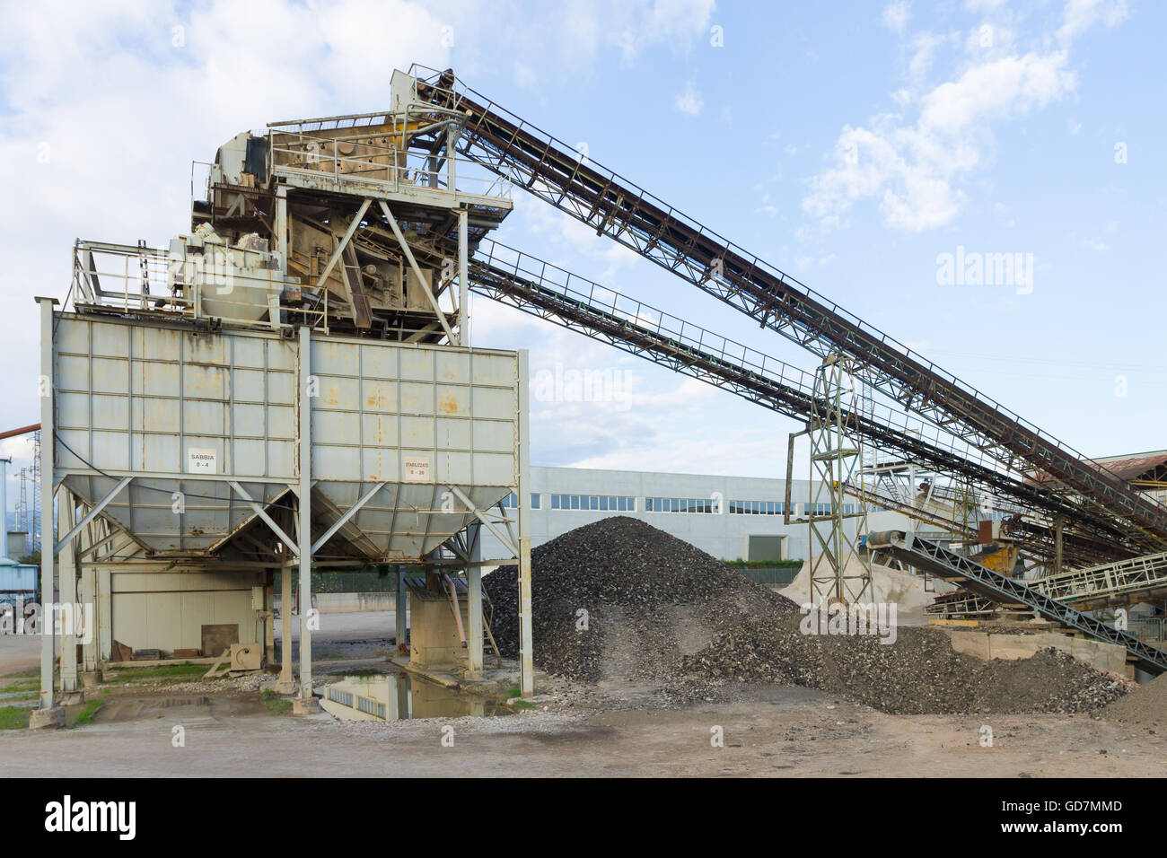 Machinery conveyor gravel pile quarry stone hi-res stock photography ...