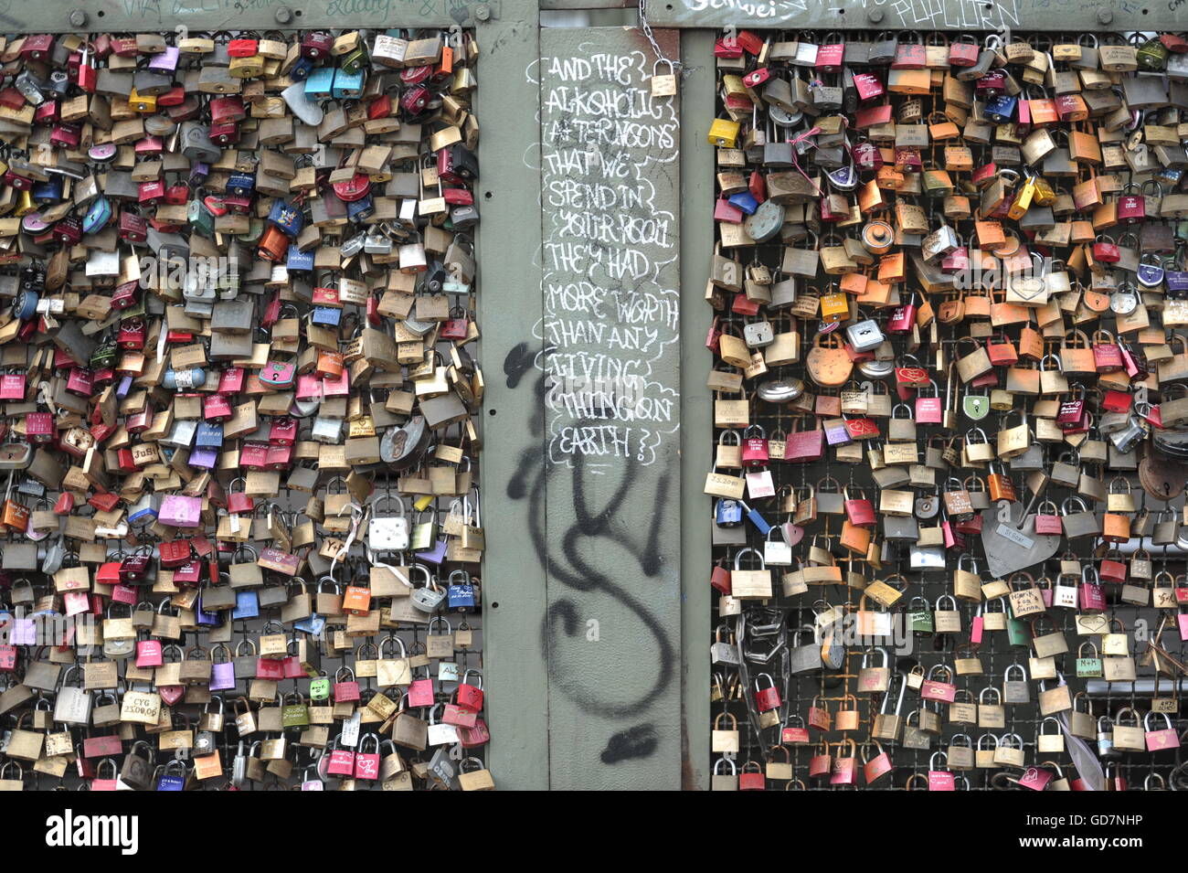 Cologne bridge locks hi-res stock photography and images - Alamy