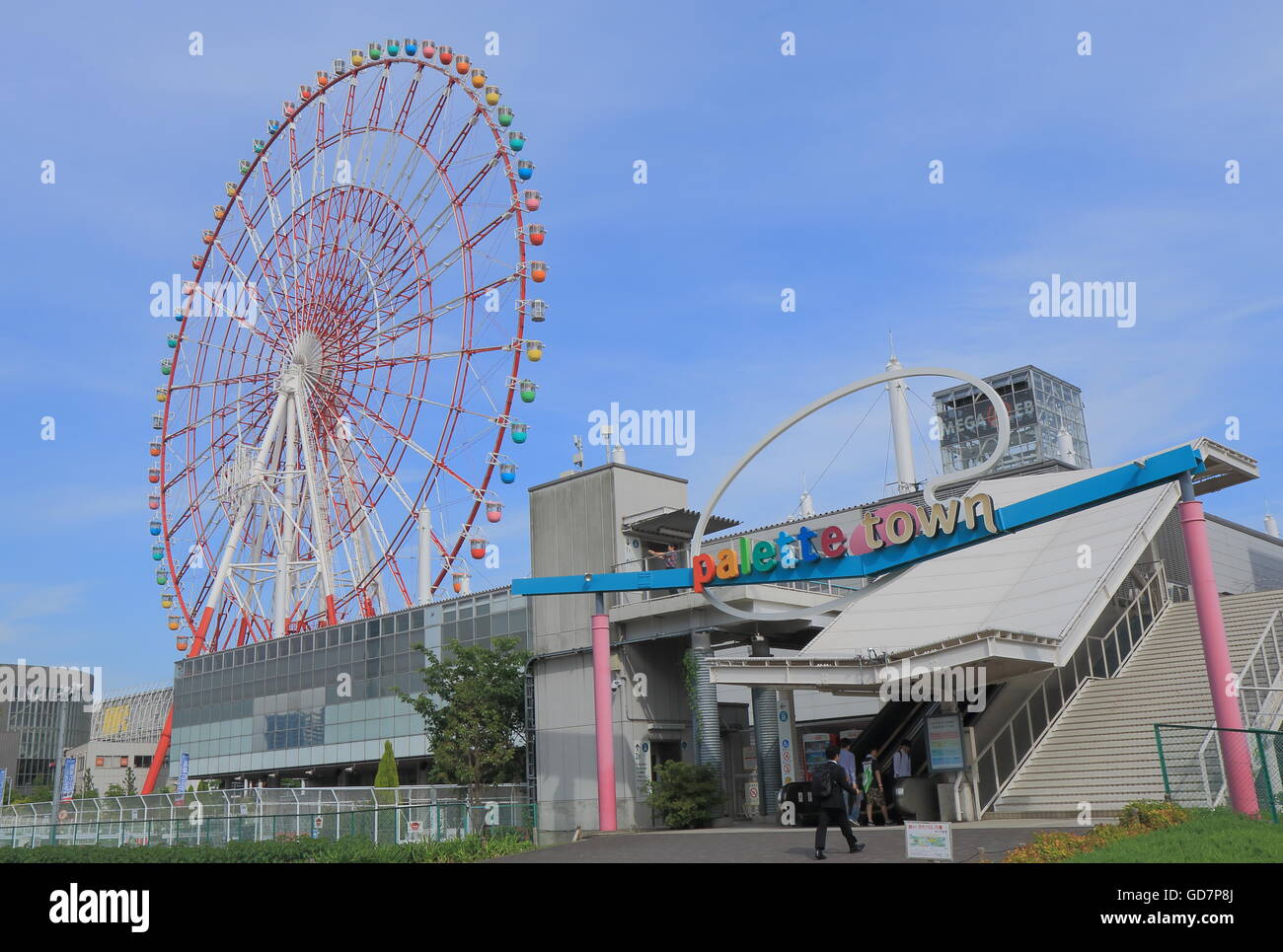 Palette Town Ferris Wheel | Giant ferris wheel at the Palette Town in ...