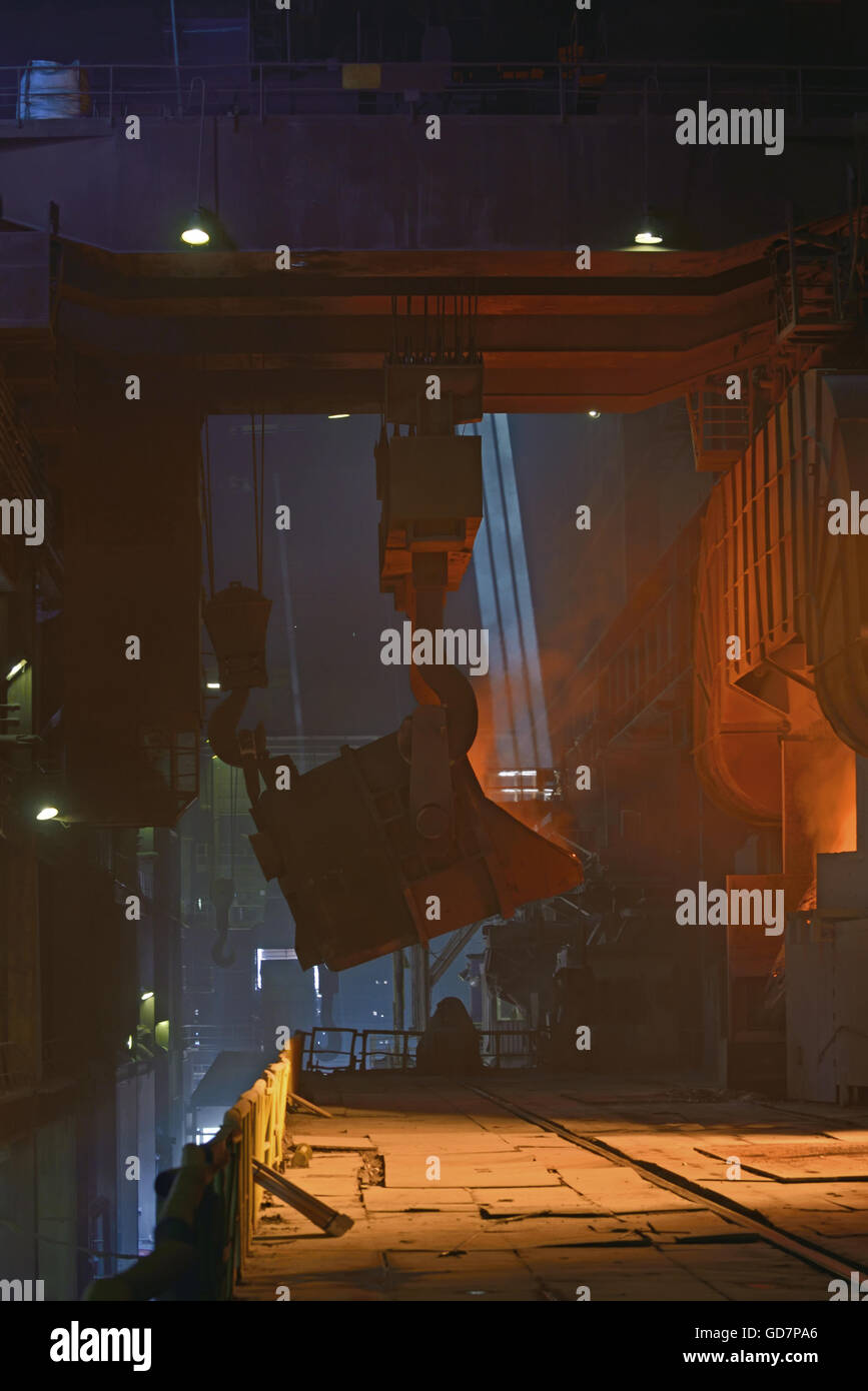 Liquid molten steel industry factory hi-res stock photography and ...