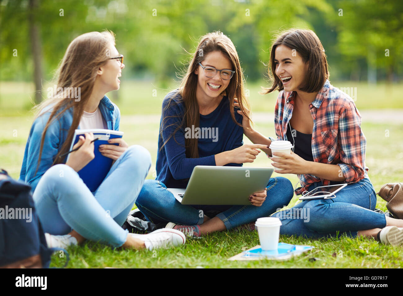 Teens group expression hi-res stock photography and images - Alamy