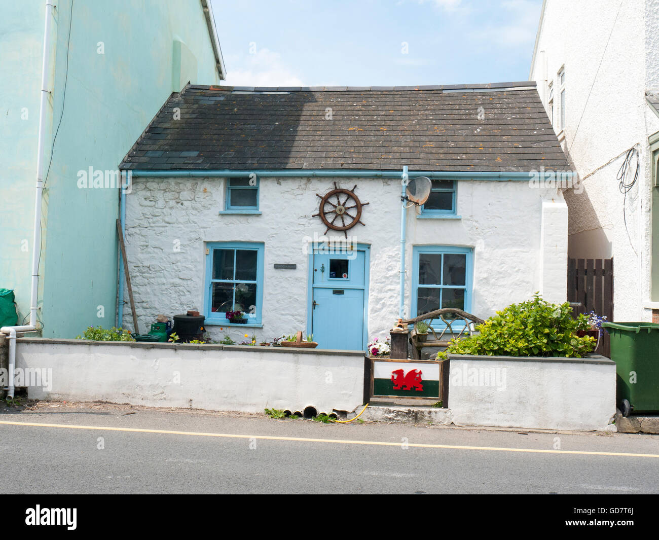 Traditional welsh cottage hi-res stock photography and images - Alamy