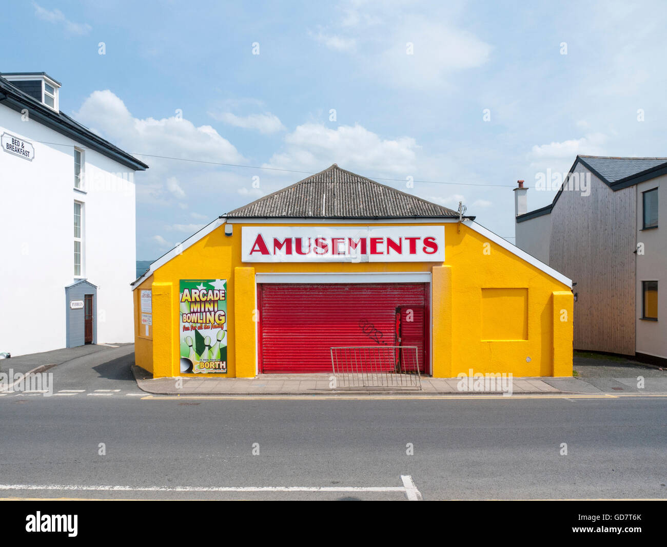 Amusements arcade closed sign hi-res stock photography and images - Alamy