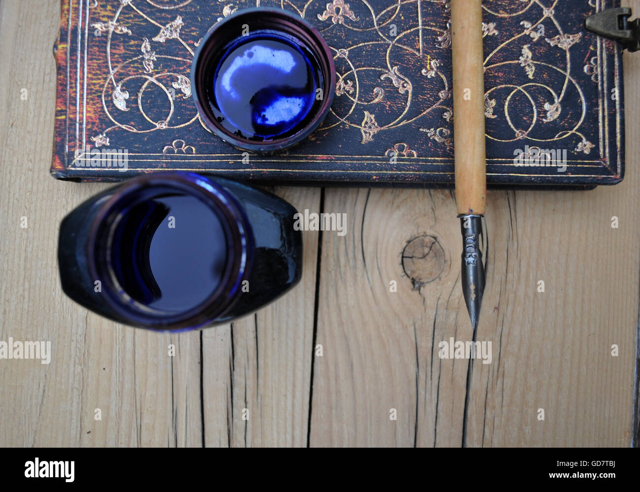 pen , inkwell and old notebook Stock Photo - Alamy