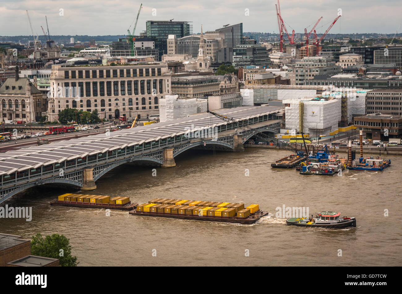 London tug boat hi-res stock photography and images - Alamy