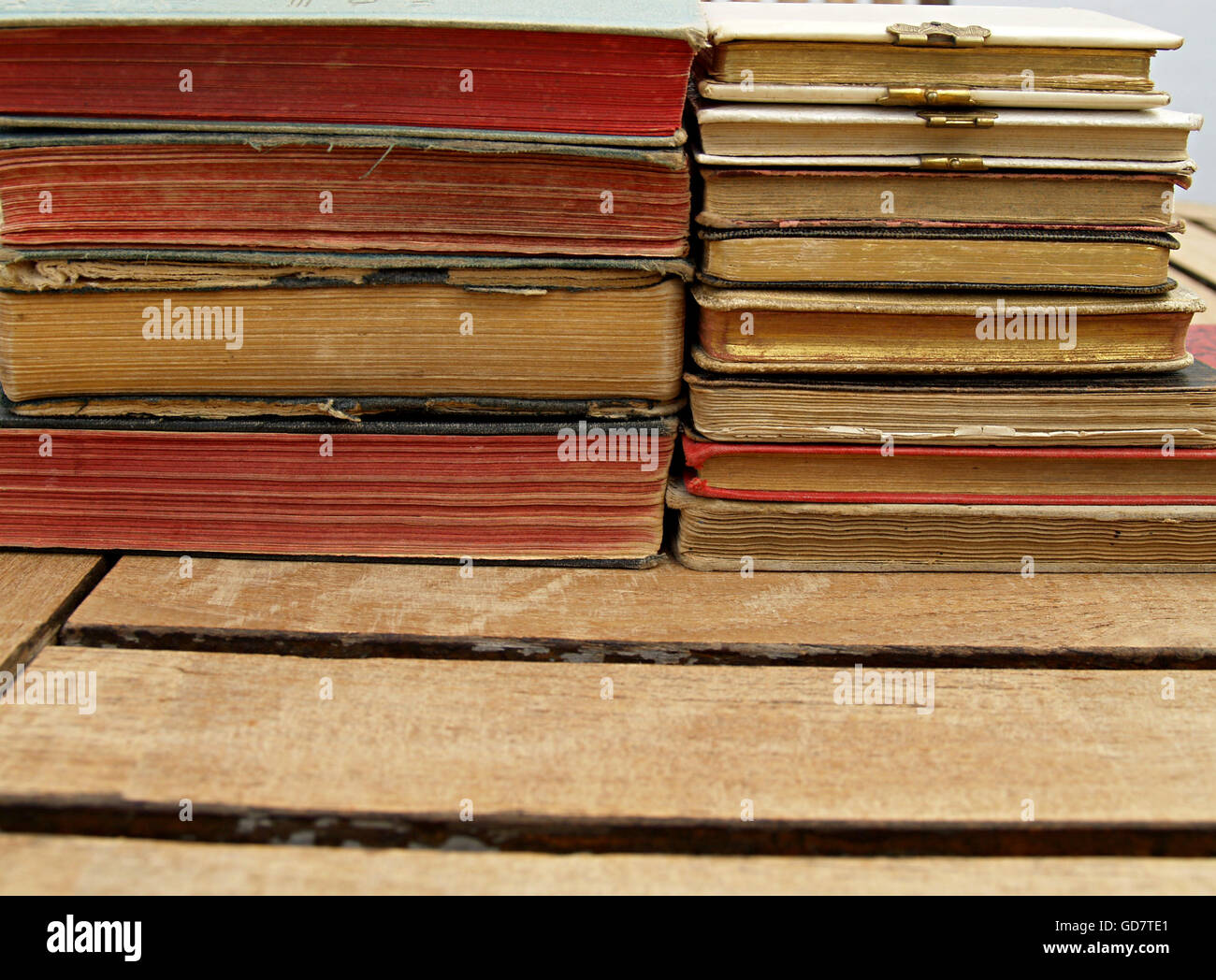 Stack of old books with red covers hi-res stock photography and images ...