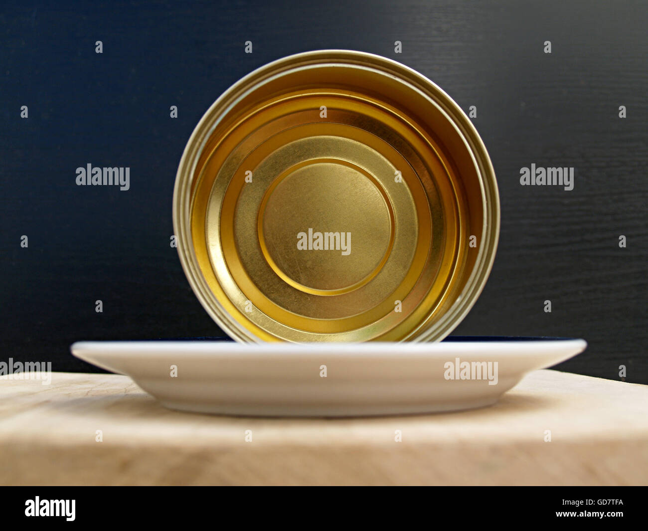 empty tin canned Stock Photo - Alamy