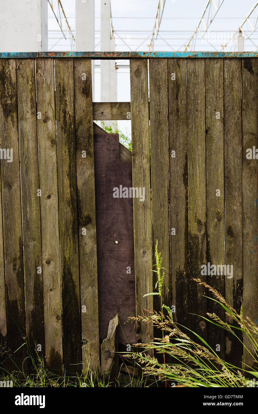 Old shabby wooden fence background Stock Photo - Alamy