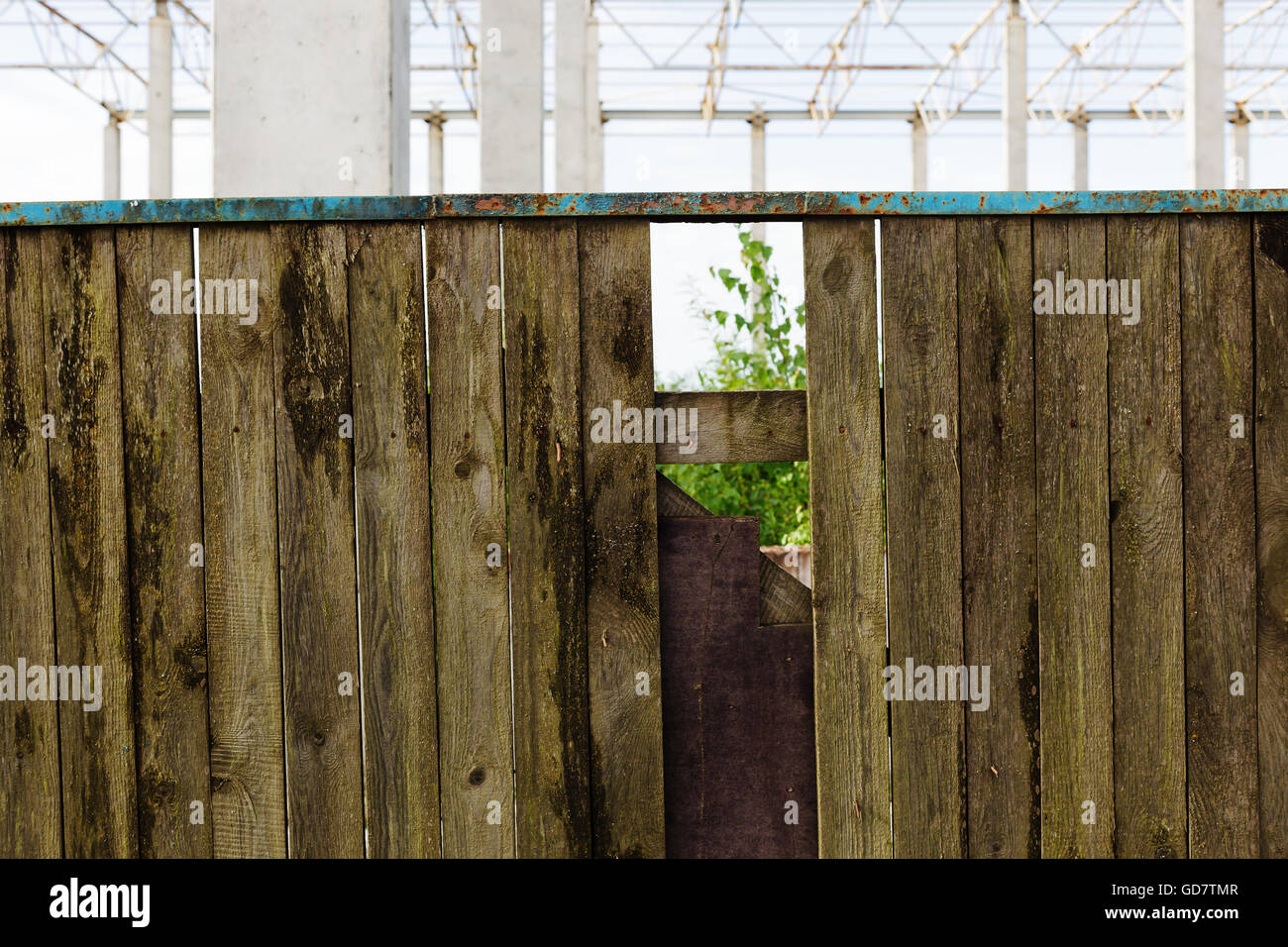 Old shabby wooden fence background Stock Photo - Alamy