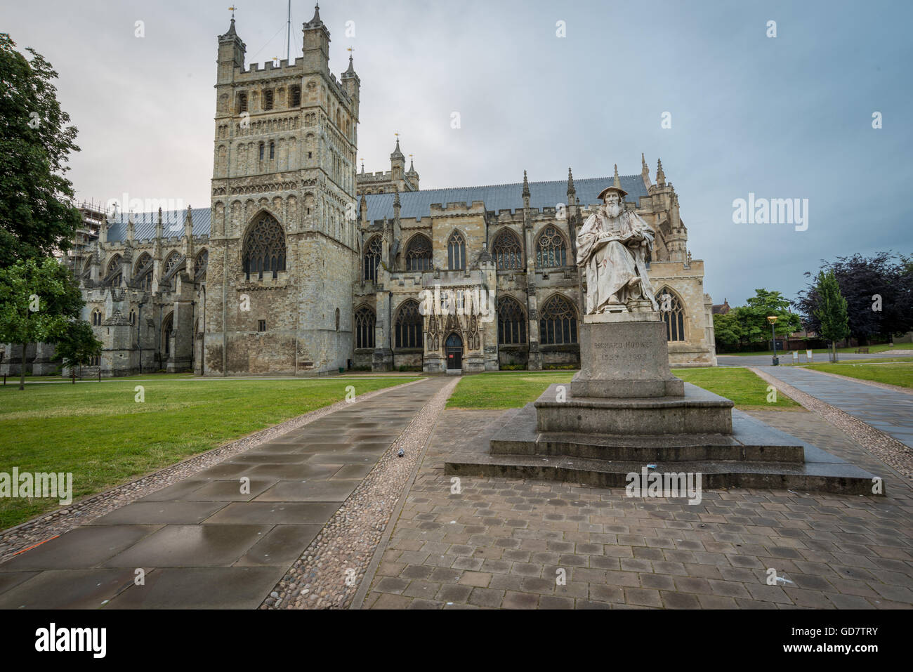 Exeter cathedral and statue of richard hooker hi-res stock photography ...