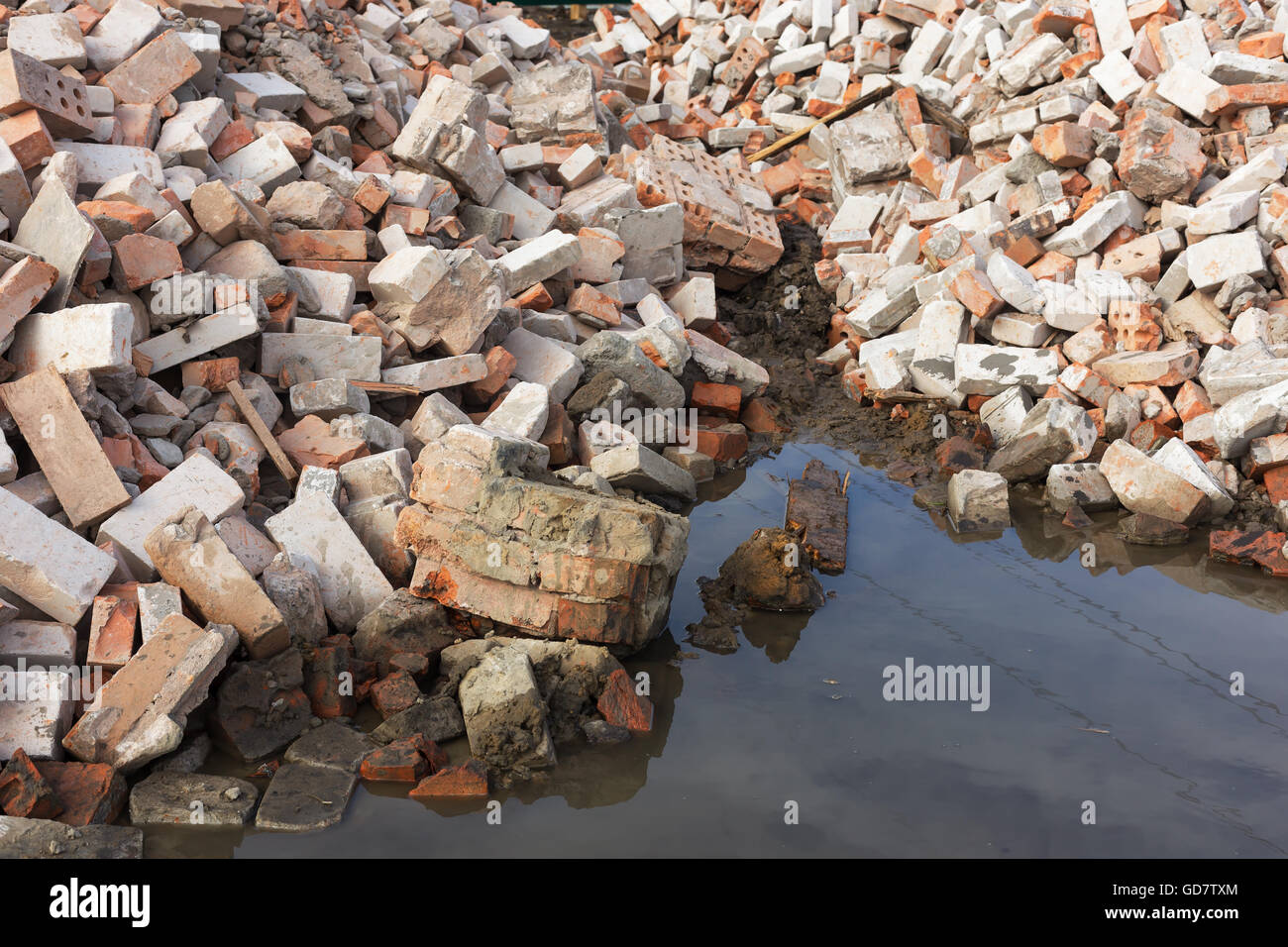 pile of ruined brick building after demolition Stock Photo - Alamy