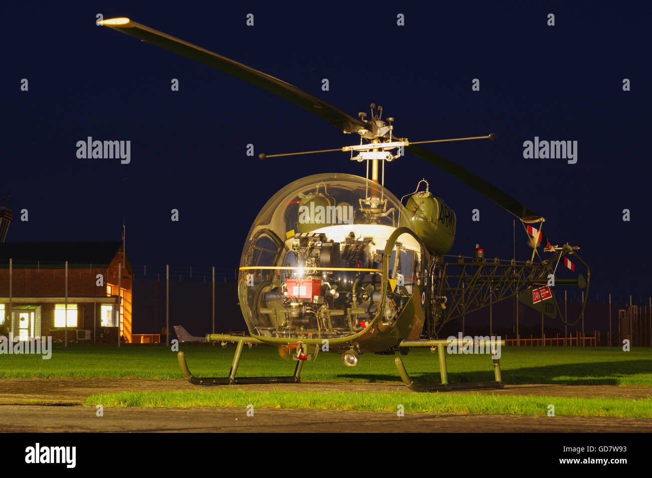 Vintage bell 47 helicopter hi-res stock photography and images - Alamy