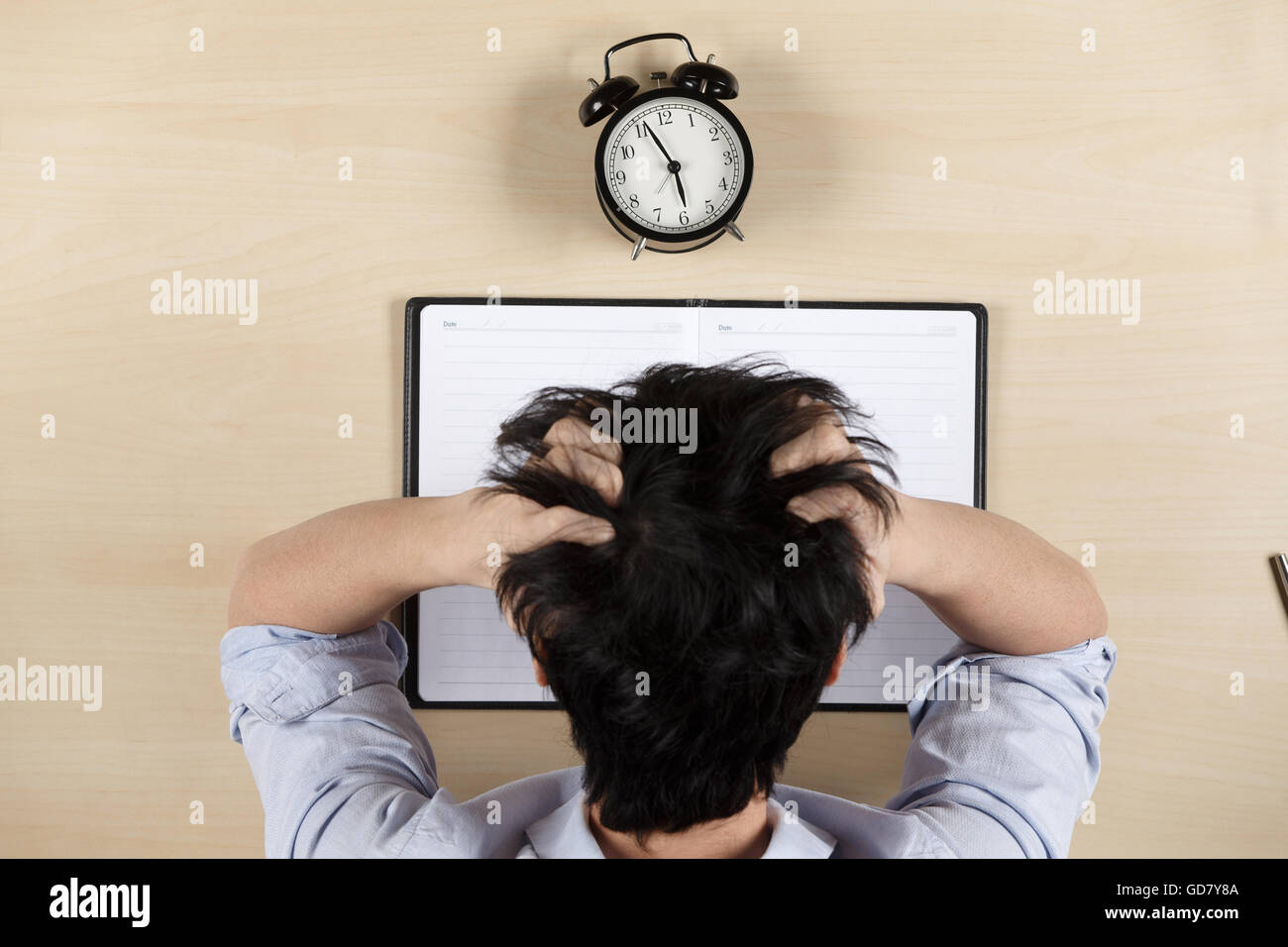 Frustrated business people scratching his head Stock Photo - Alamy