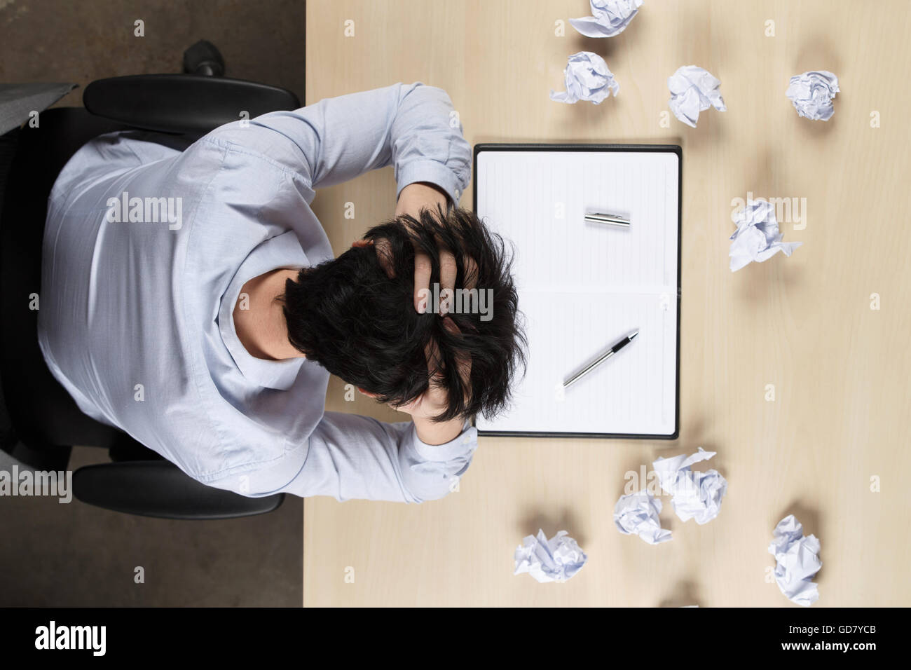 Frustrated business people scratching his head Stock Photo - Alamy