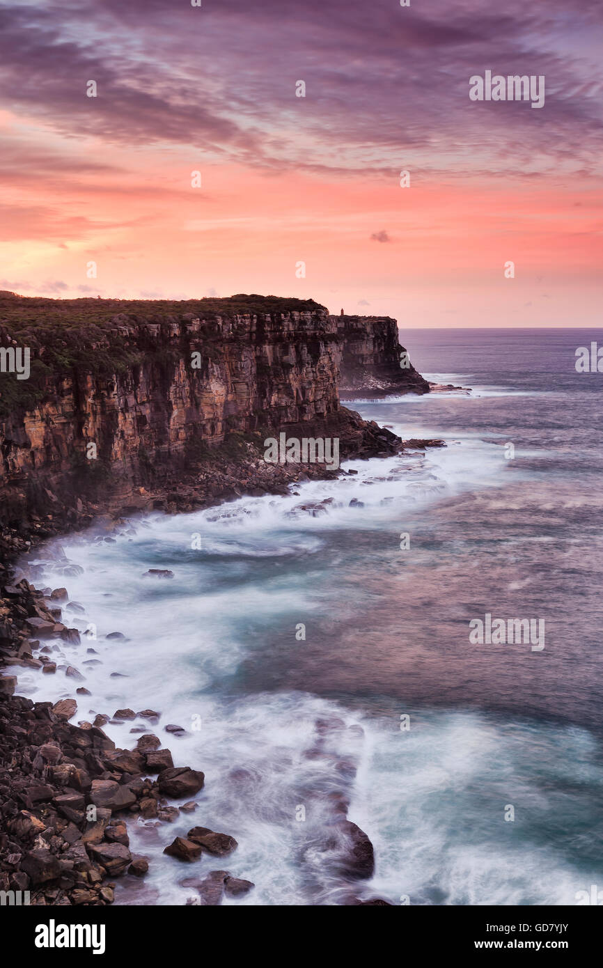 Steep sandstone cliffs of North Head at the entrance to Sydney Harbour ...