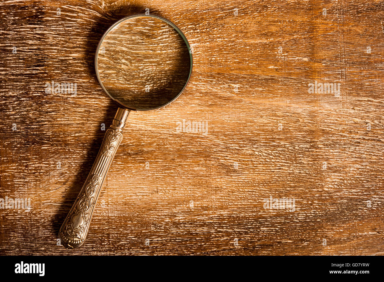 Retro magnifier hi-res stock photography and images - Alamy