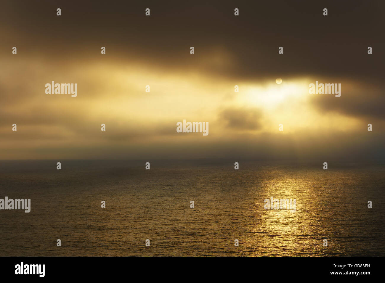 Sunset over ocean nature hi-res stock photography and images - Alamy