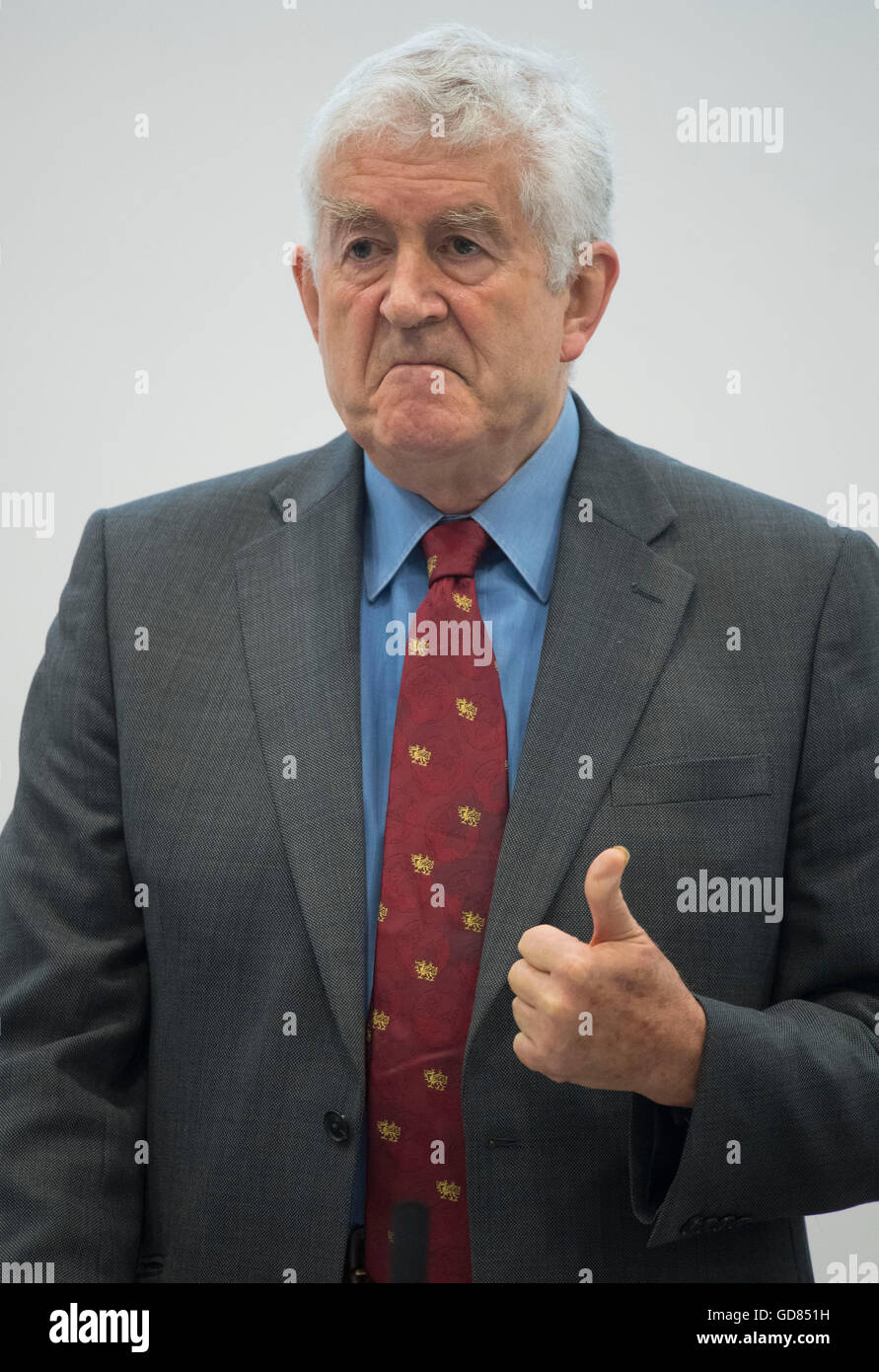 Former First Minister of Wales Rhodri Morgan Stock Photo - Alamy