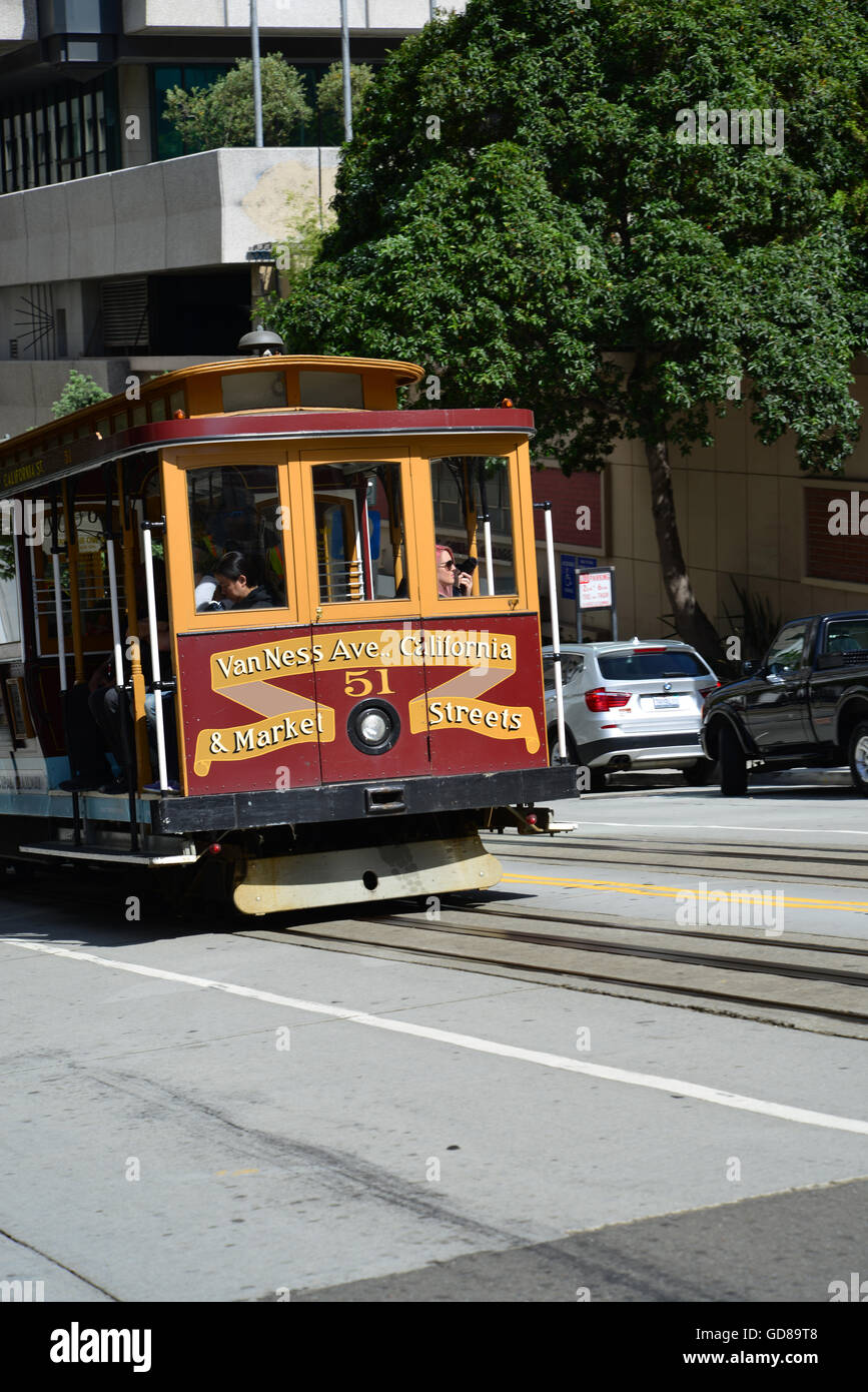 California street cable car hi-res stock photography and images - Alamy