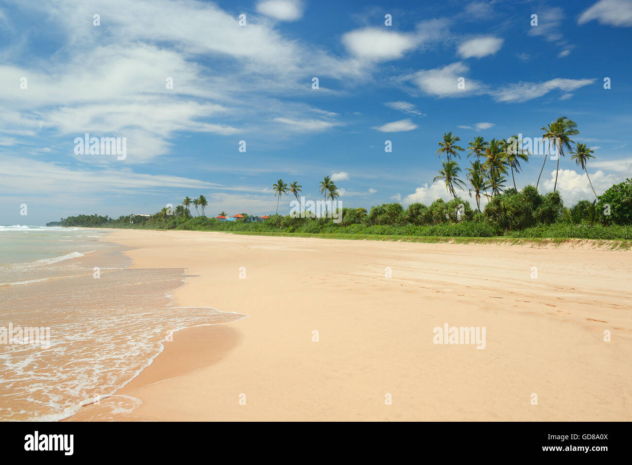 Summer sky beautiful seashore beach hi-res stock photography and images ...