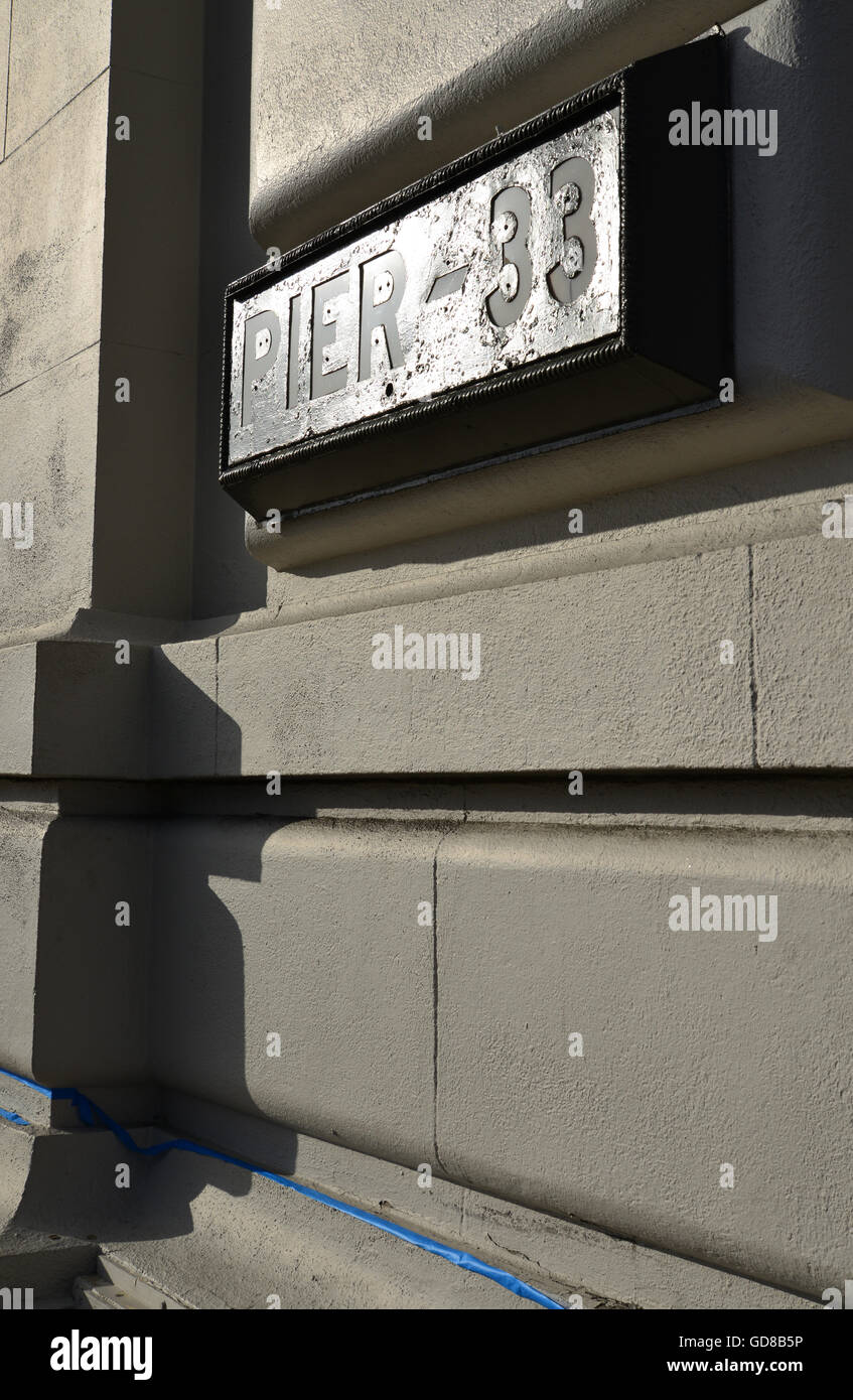 Pier 33 sign hi-res stock photography and images - Alamy