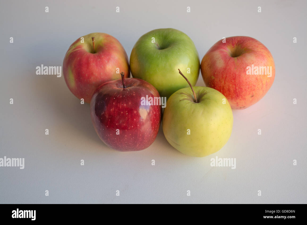 Five different apple varieties on light background Stock Photo - Alamy